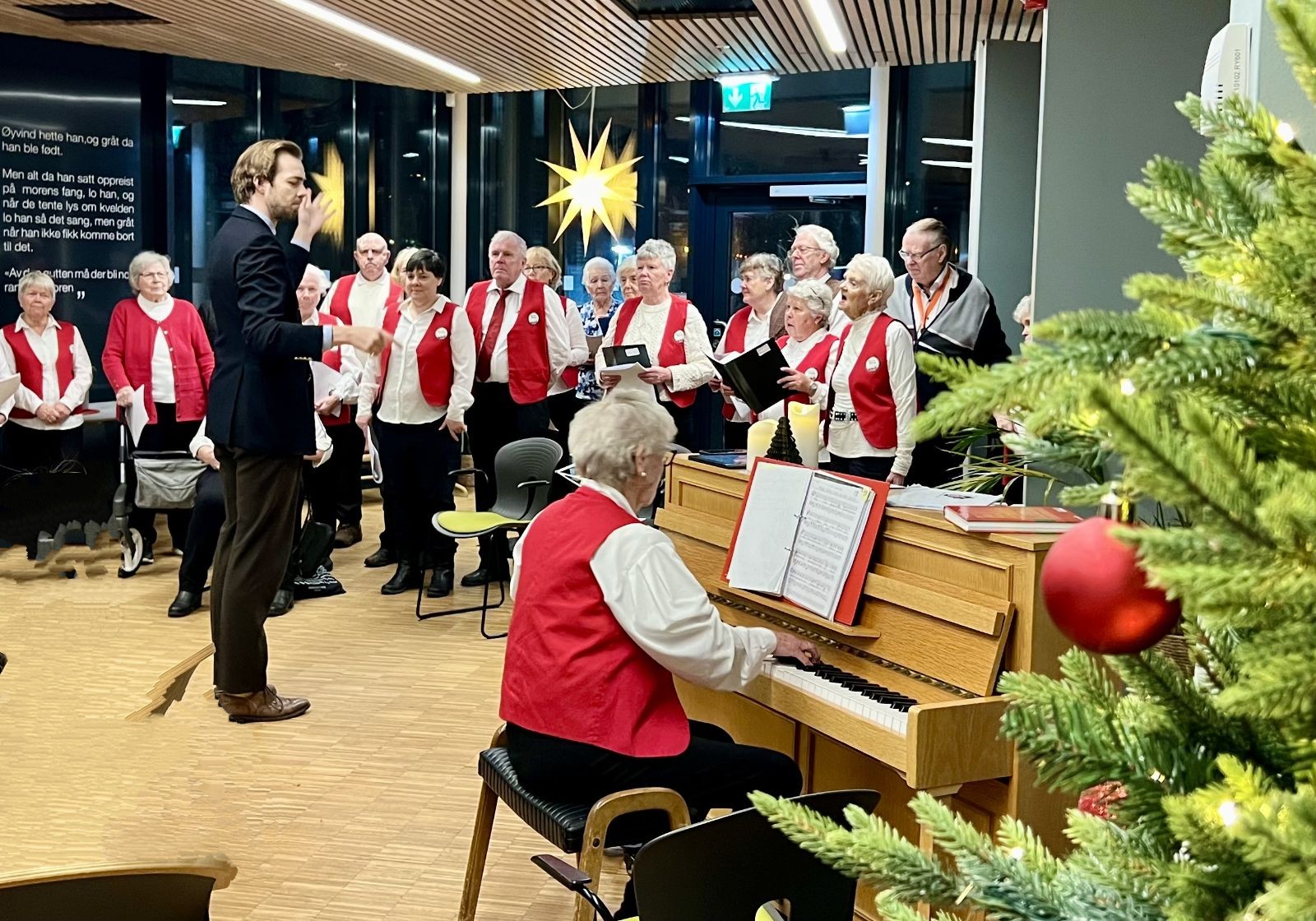 Konsert med Rustne Røster og beboerkoret ved Årvoll omsorgssenter ...
